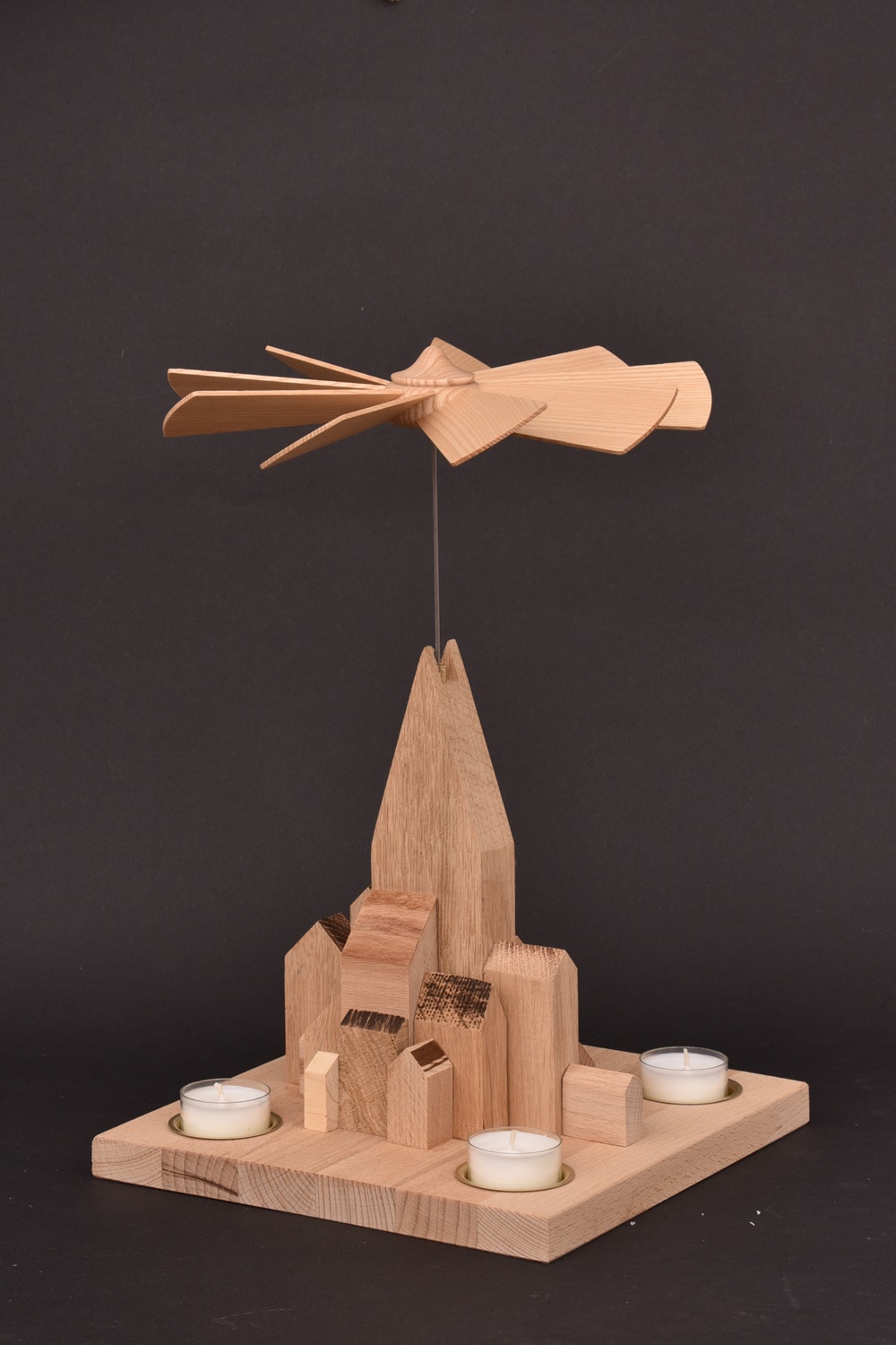 006_Schlichte-Pyramide-Holz-UweSchuermann - Ballbirds